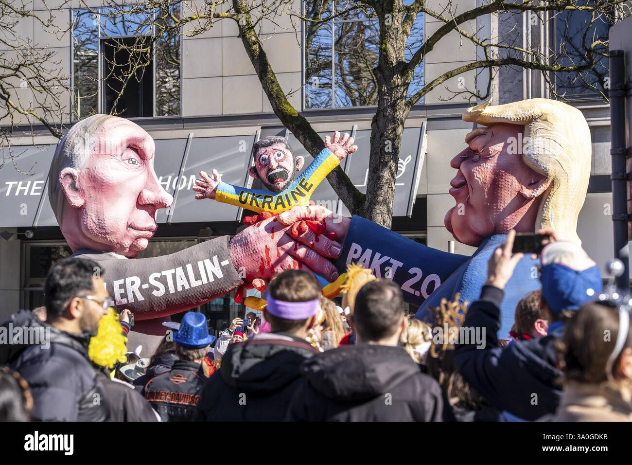 Rose Monday parade in Duesseldorf, themed float by float builder ...