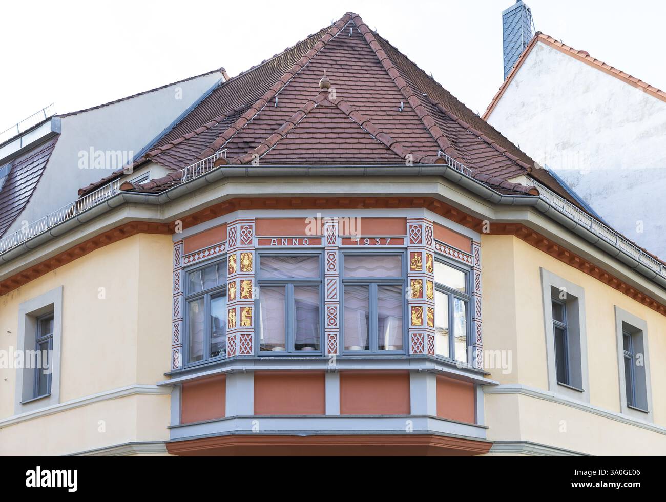 Oriel with the 12 signs of the zodiac in Baeckerstrasse, Doebeln ...