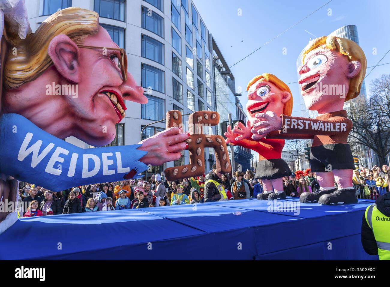 Rose Monday parade in Duesseldorf, themed float by float builder ...