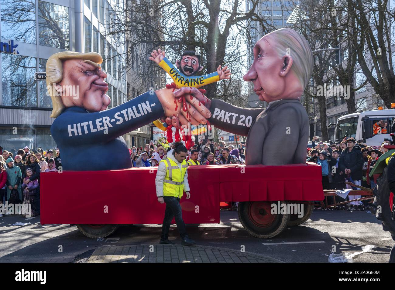 Rose Monday parade in Duesseldorf, themed float by float builder ...