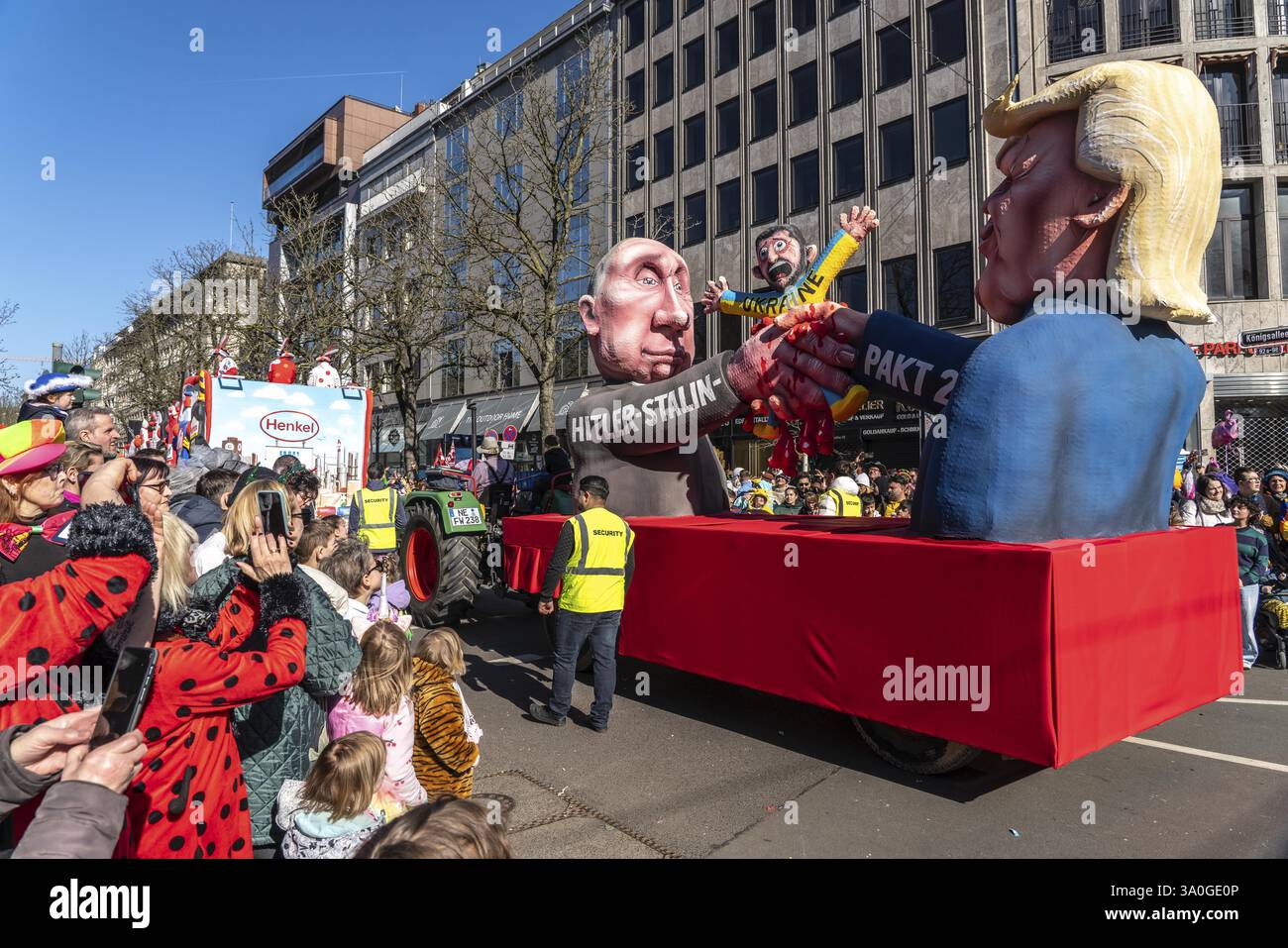 Rose Monday parade in Duesseldorf, themed float by float builder ...