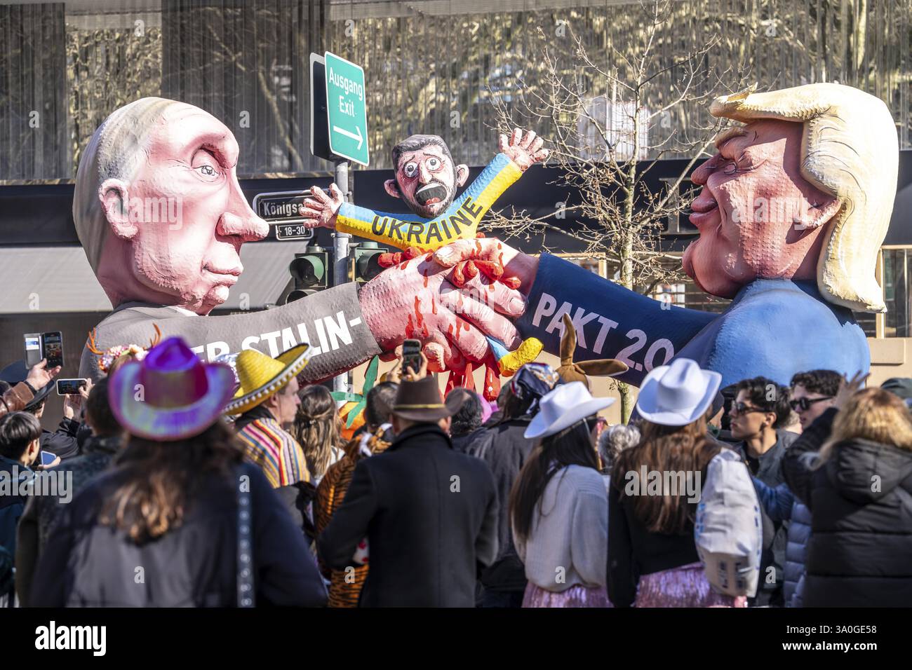 Rose Monday parade in Duesseldorf, themed float by float builder ...