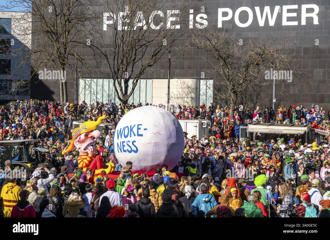 Rose Monday parade in Duesseldorf, themed float by float builder ...