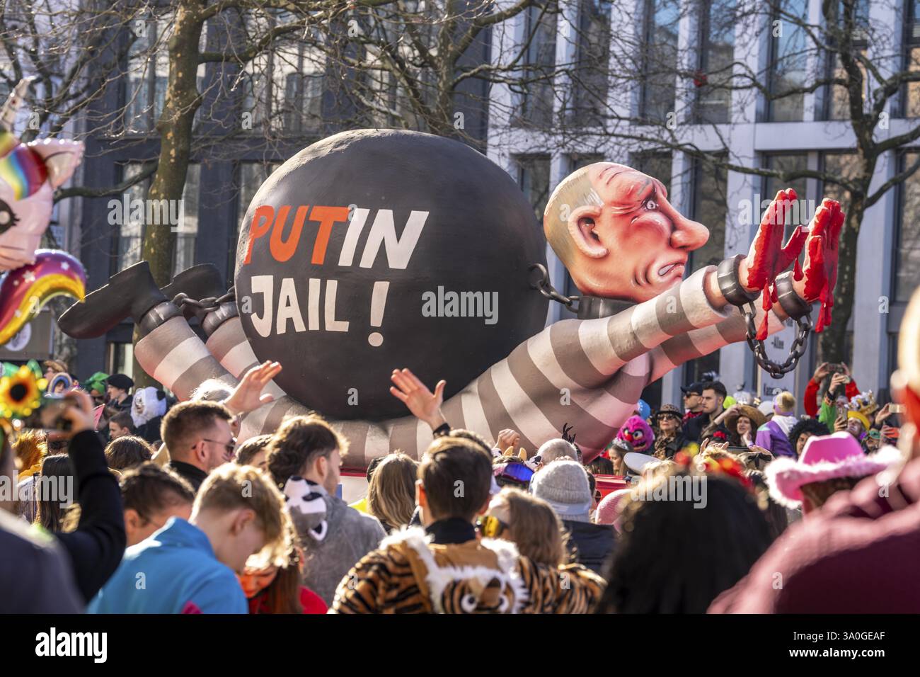 Rose Monday parade in Duesseldorf, themed float by float builder ...