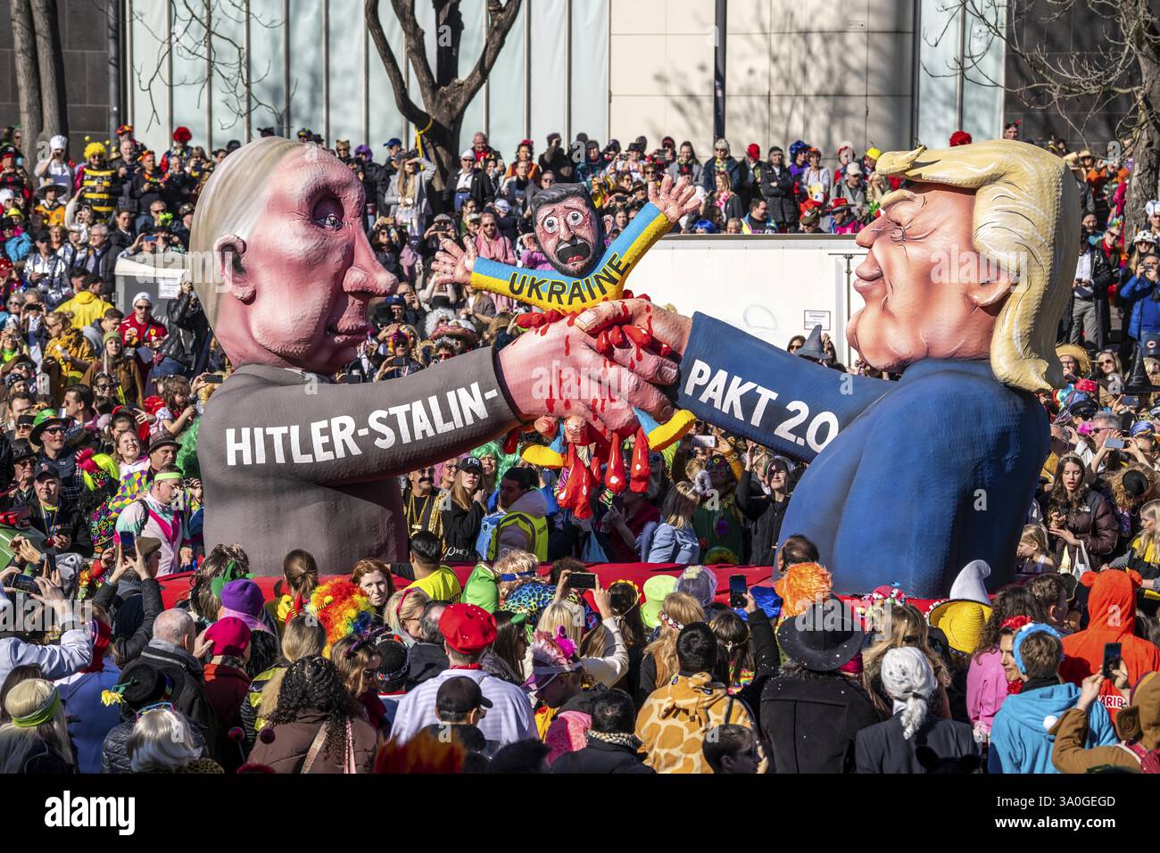 Rose Monday parade in Duesseldorf, themed float by float builder ...