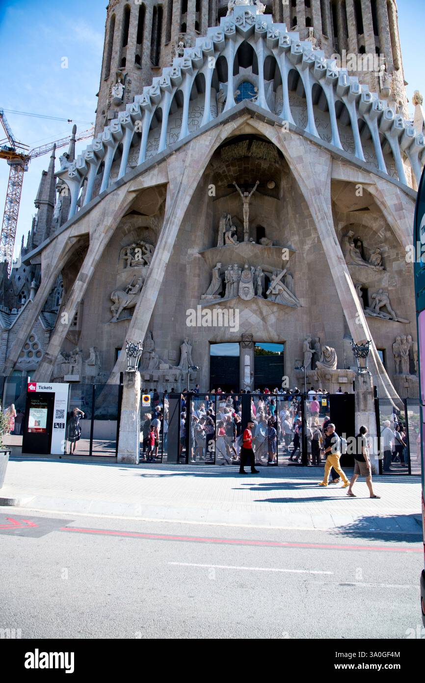 Barcelona,Catalonia,Spain,Architecture,Buildings,Gaudi Buildings,Street ...