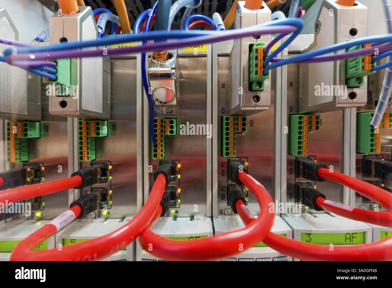 Connecting to a computer hi-res stock photography and images - Alamy