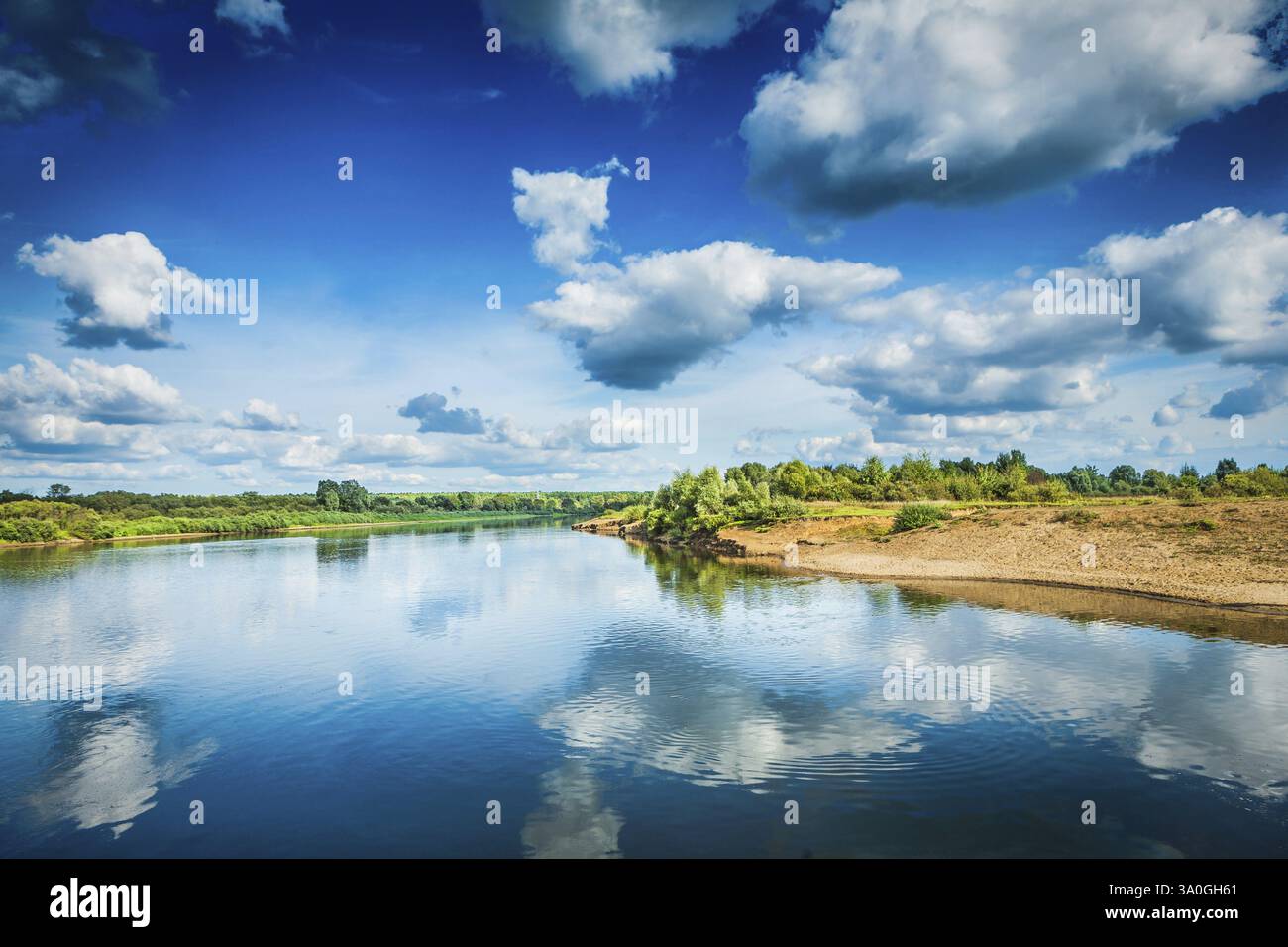Serene riverside view hi-res stock photography and images - Alamy