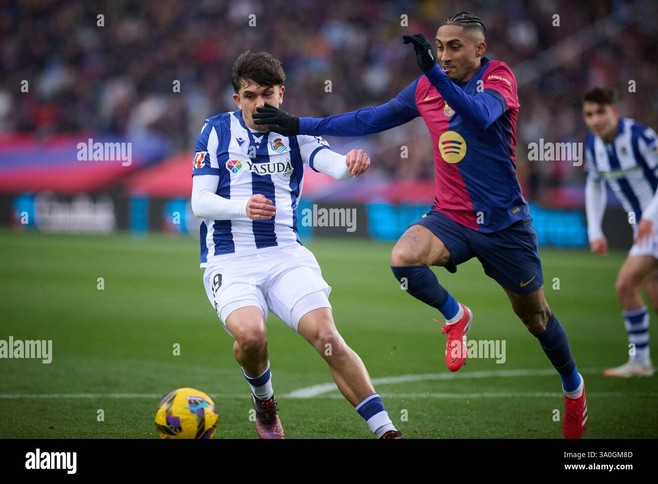 Barcelona, Spain. 02nd Mar, 2025. FC Barcelona's Raphinha Dias (r) and ...