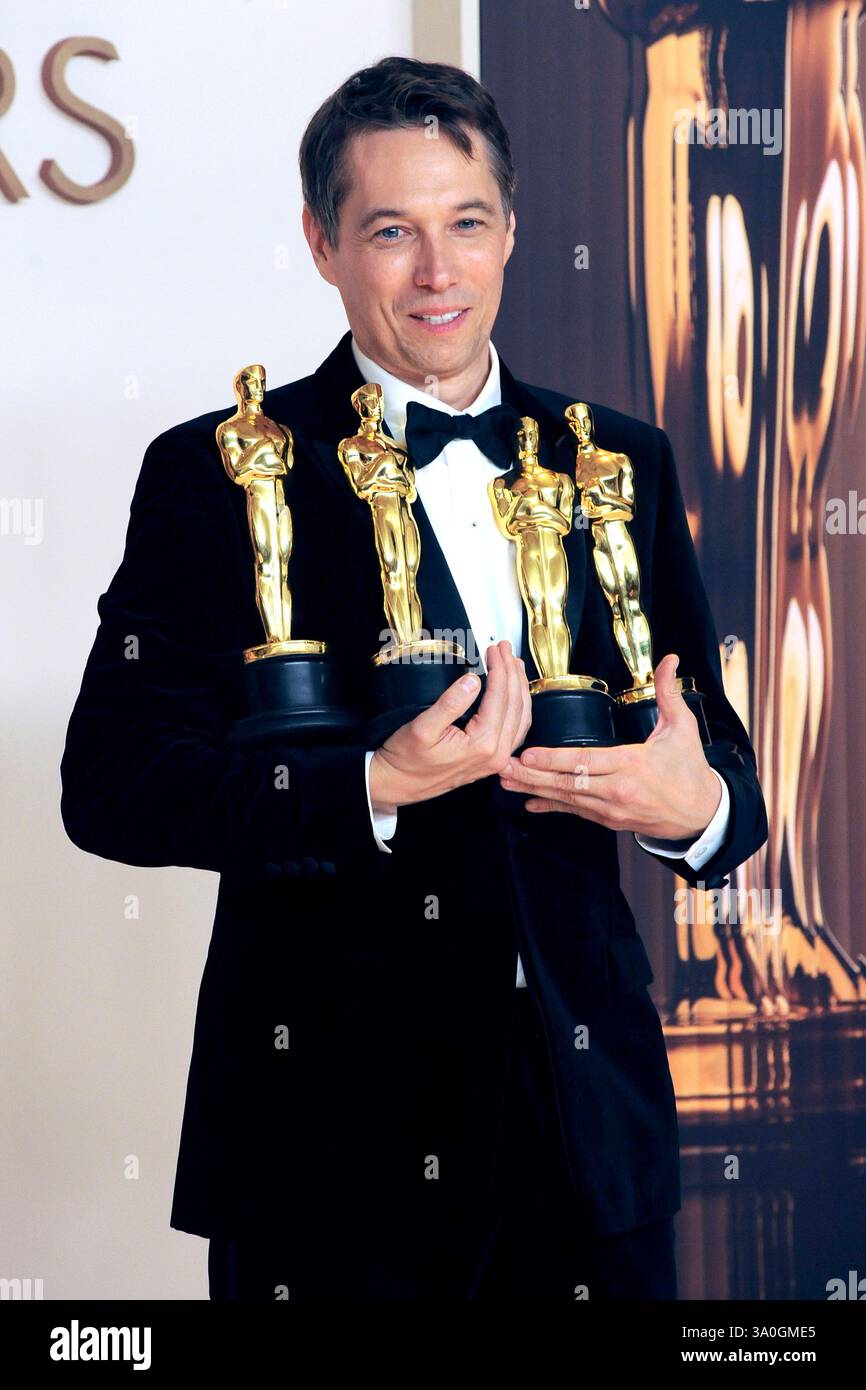 Sean Baker mit den Oscars für den besten Film, die beste Regie, das beste Drehbuchund den besten ...