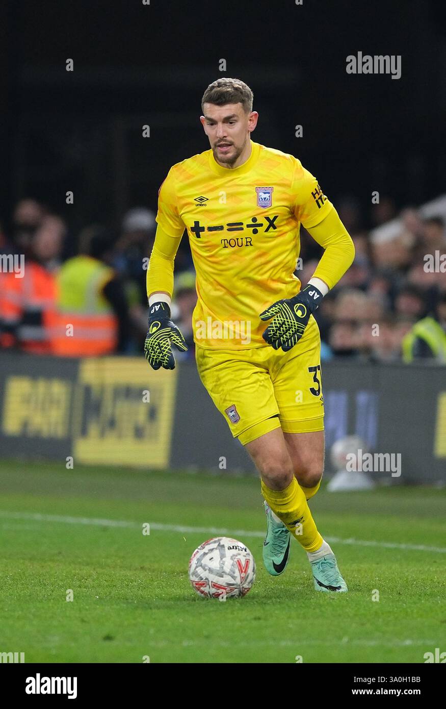 Nottingham, UK. 26th Feb, 2025. NOTTINGHAM, ENGLAND - MARCH 03: Alex ...