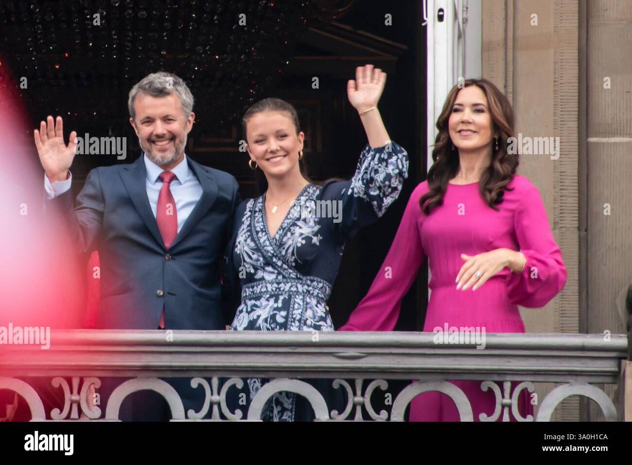 The king turns to the queen hi-res stock photography and images - Alamy