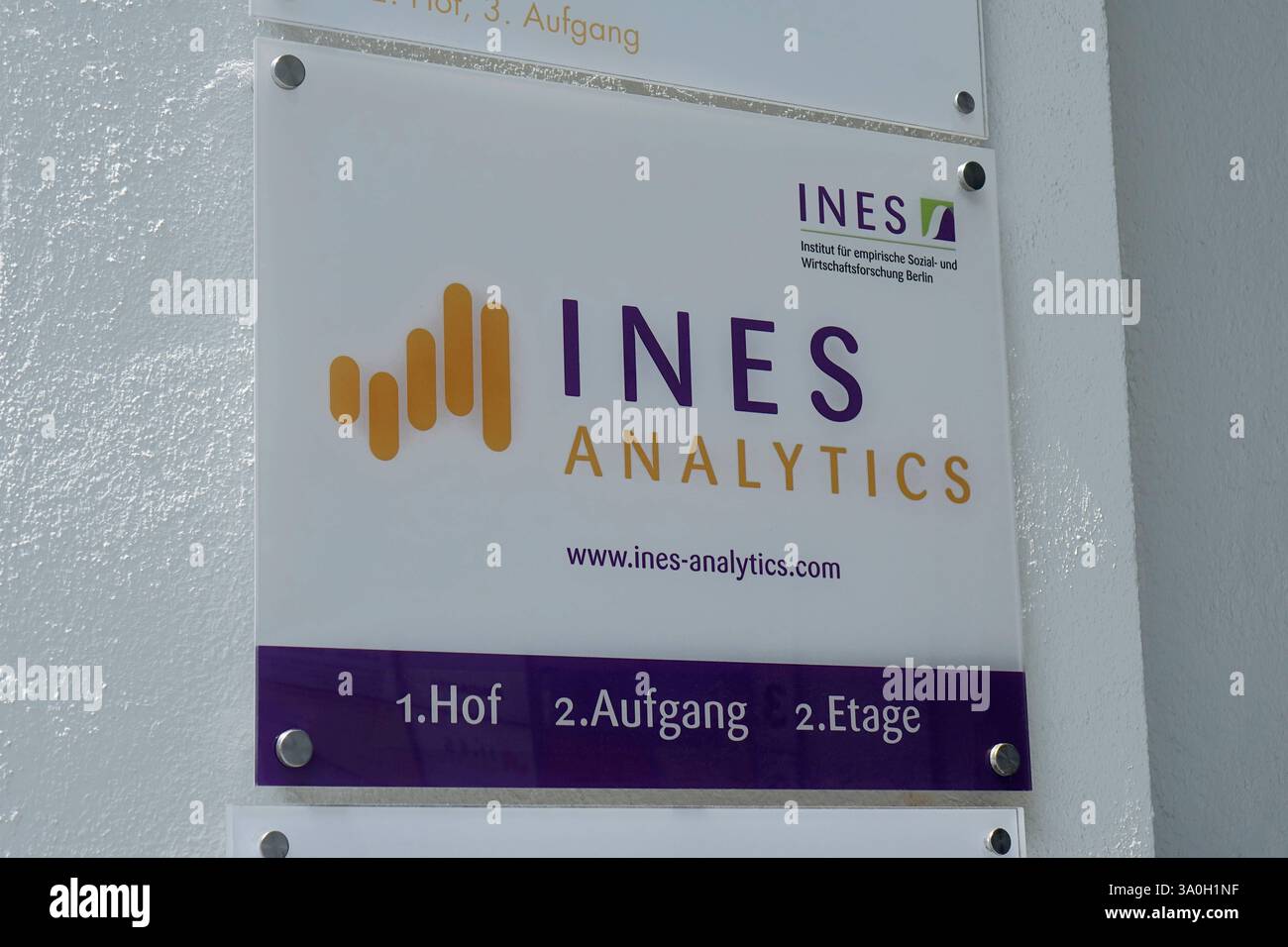 Schild von INES Analytics Schild von INES Analytics, 17.07.2024, Mitte ...