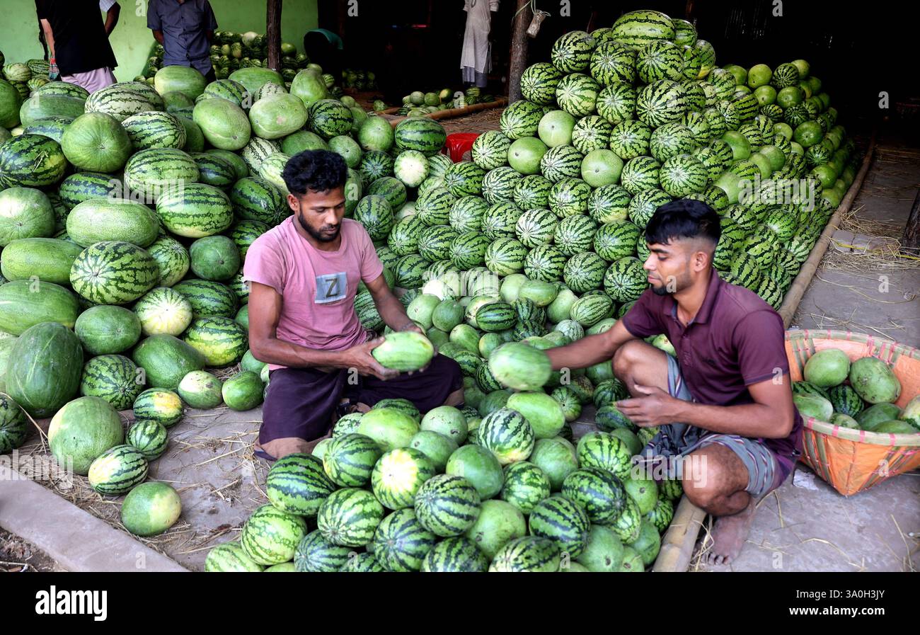 Chittagong, Firingi Bazar, Bangladesh. 4th Mar, 2025. Chittagong ...