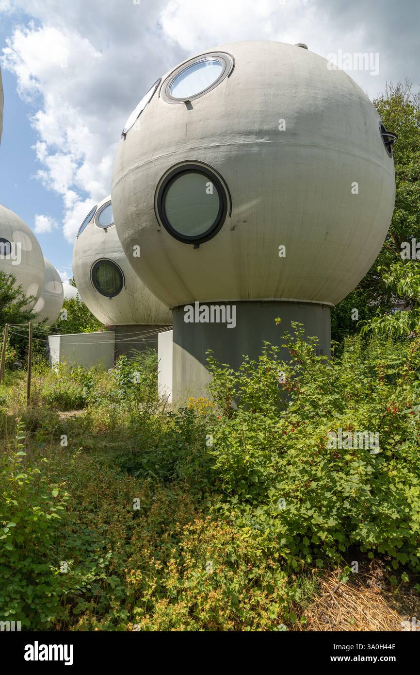 Bolwoningen Den Bosch. The sphere houses located in 's-Hertogenbosch ...