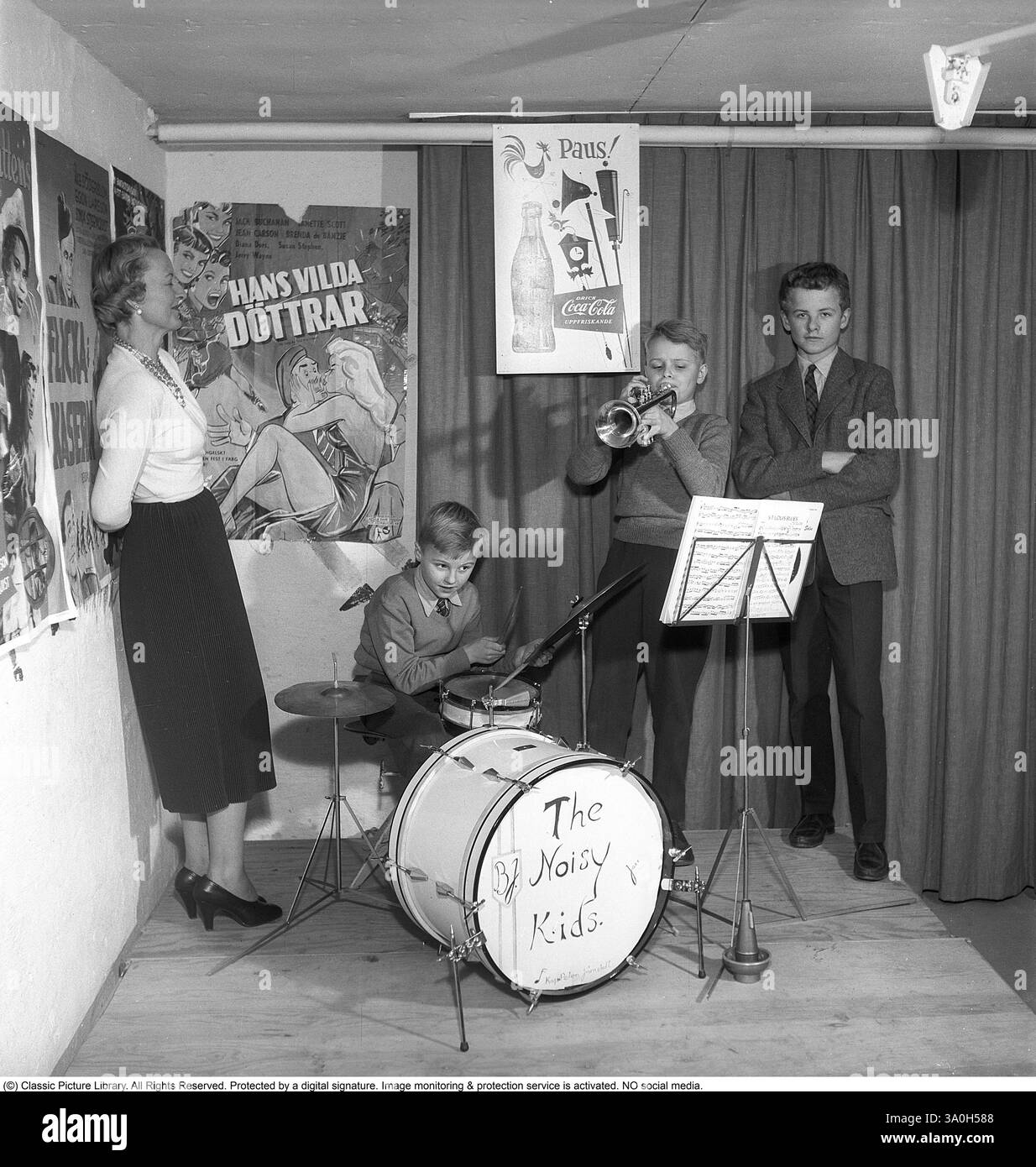Black kids playing jazz hi-res stock photography and images - Alamy