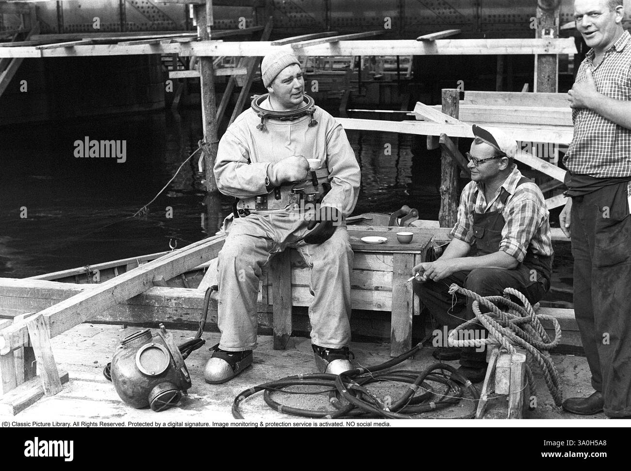 1950s construction workers hi-res stock photography and images - Alamy