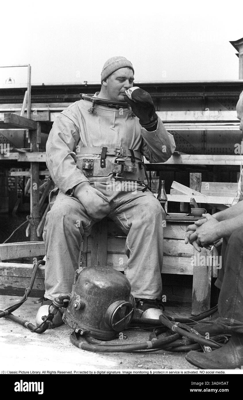 1950s scuba diving man underwater hi-res stock photography and images ...