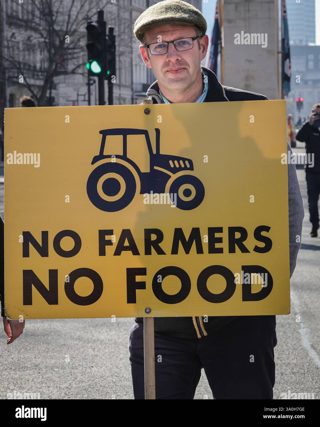 Farm protest westminster tractor hi-res stock photography and images ...