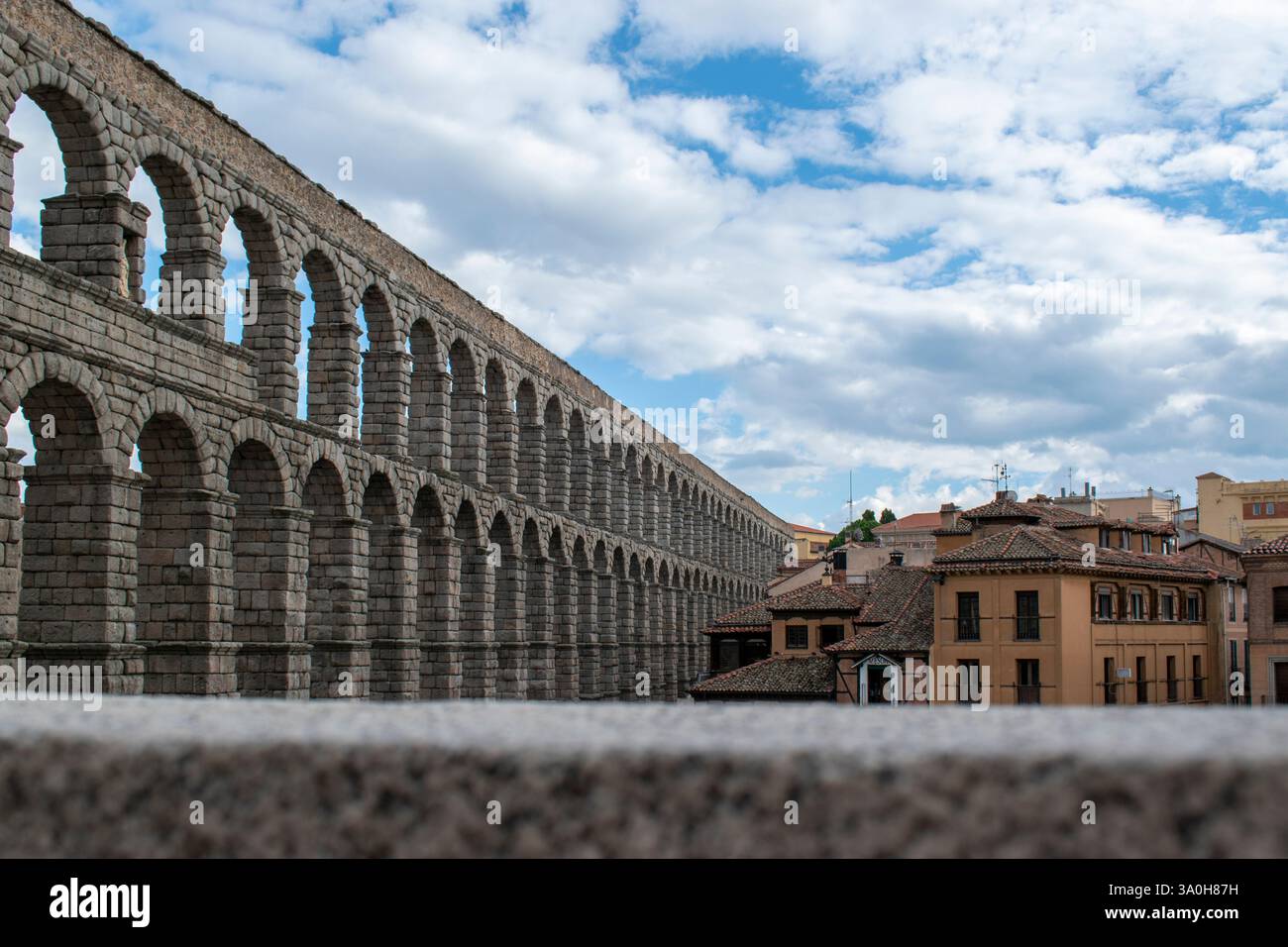 Historic aqueduct stone arches hi-res stock photography and images - Alamy