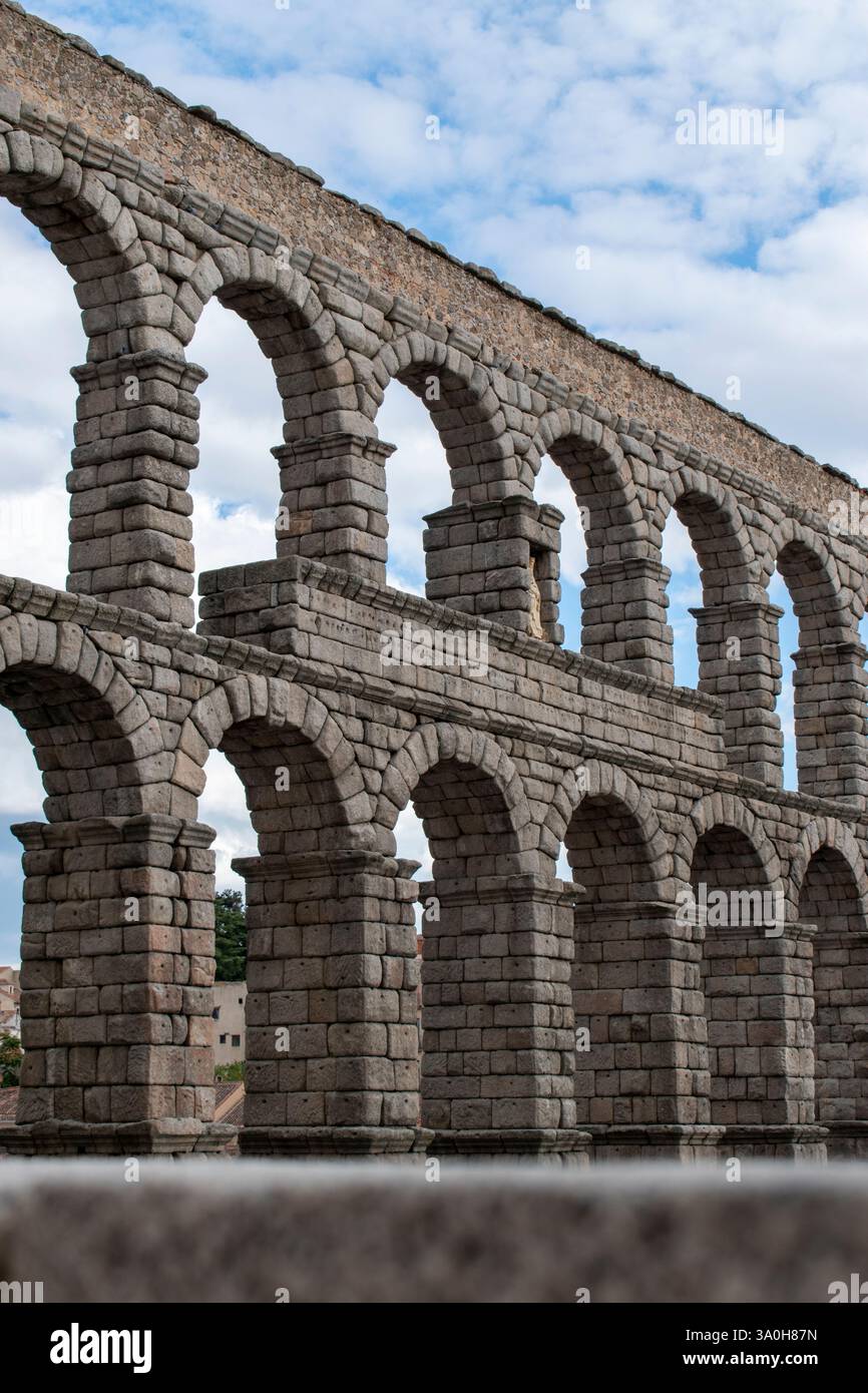 Historic aqueduct stone arches hi-res stock photography and images - Alamy