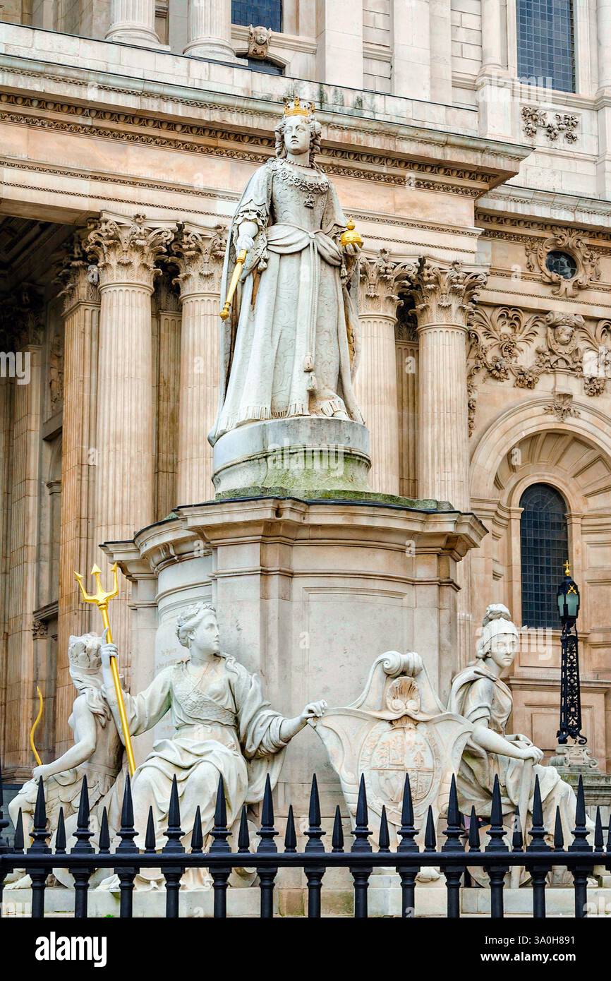 London, United Kingdom - May 29, 2015: View of the Queen Anne statue ...