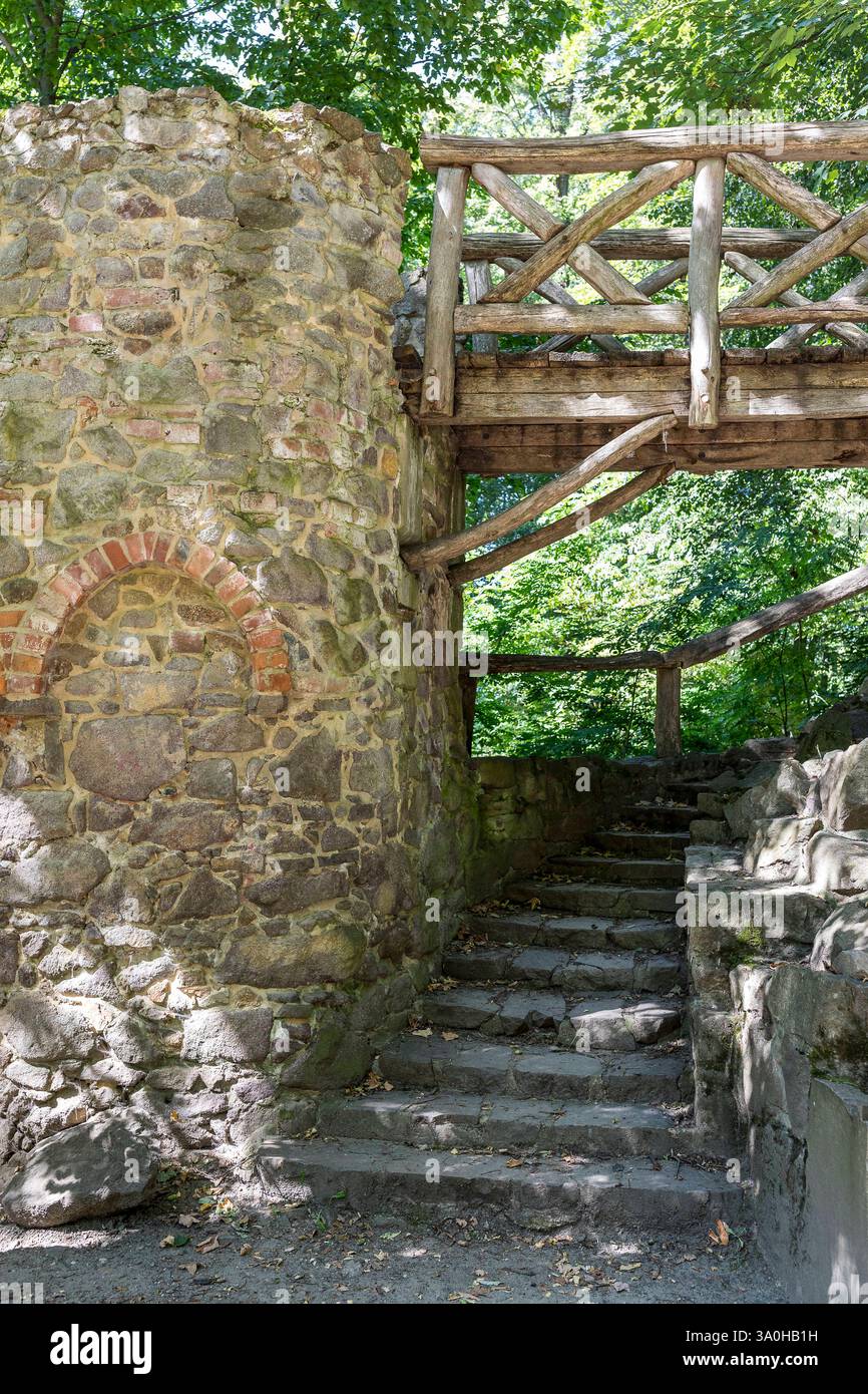 Historische Brücke Wilhelmsruhe im Schlosspark Machern, Sachsen ...