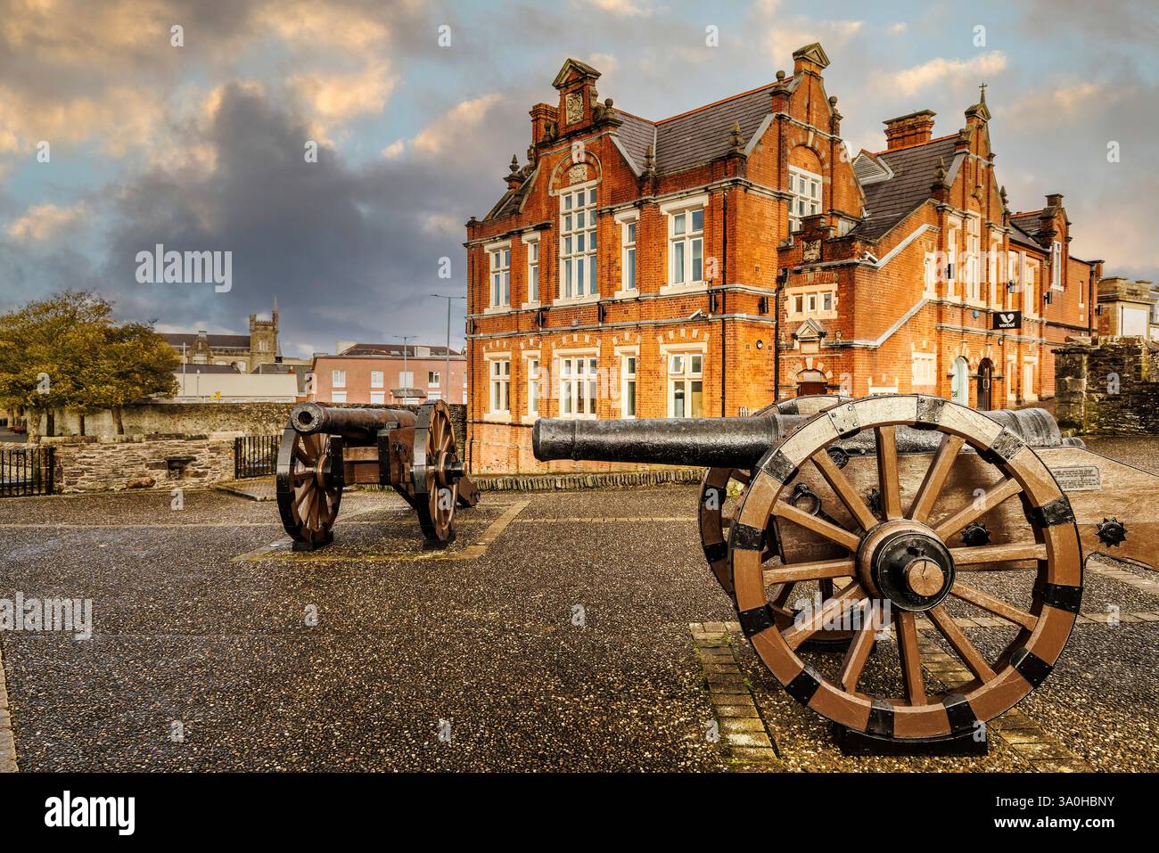 Cannons mounted on the city walls and the Verbal Arts Centre, Derry ...