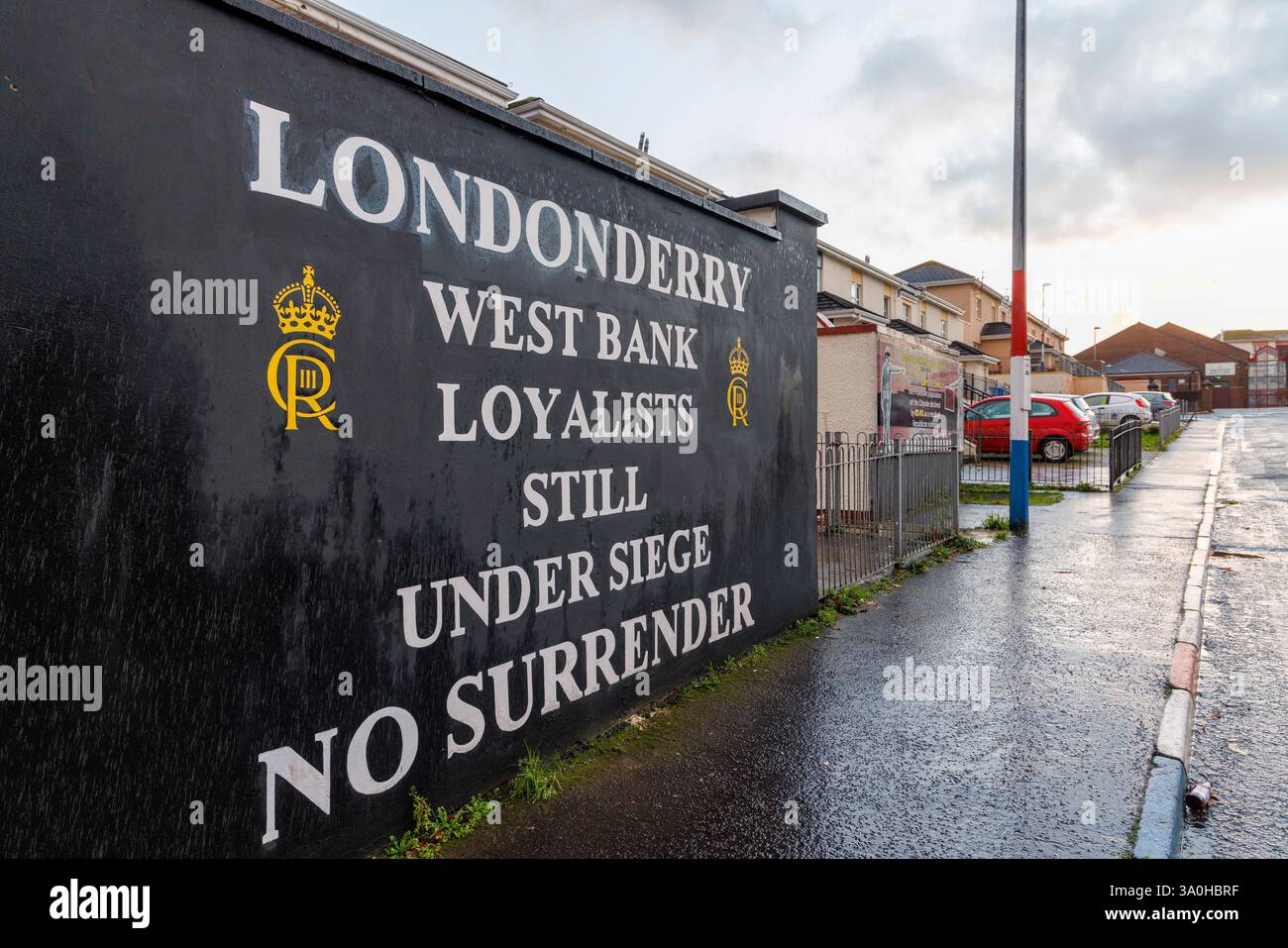 Sign in Londonderry wet bank, loyalists no surrender, Derry, Ireland ...