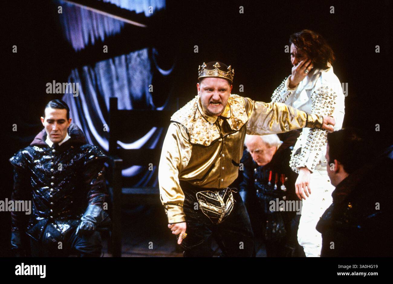 left: Ciaran Hinds (Roger Mortimer) right: Simon Russell Beale (King ...