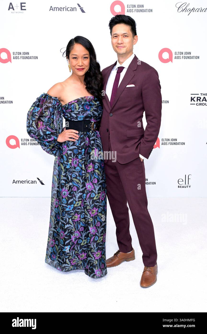 Harry Shum, Jr. mit Ehefrau Shelby Rabara bei der 33. Elton John AIDS ...