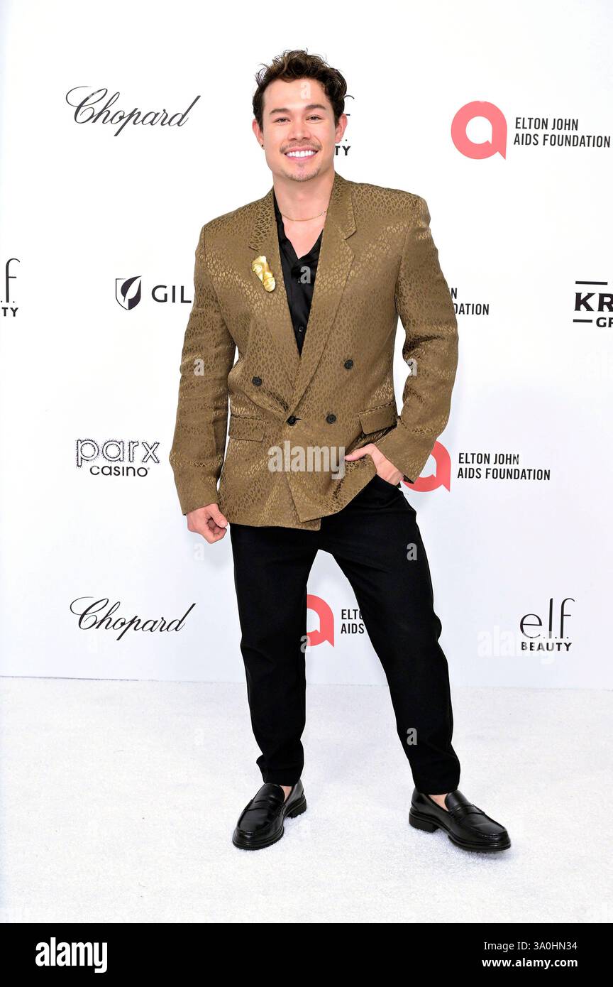Colton Tran bei der 33. Elton John AIDS Foundation s Academy Awards ...