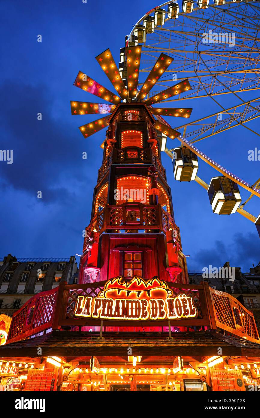 Ferris wheel towering above the Christmas Pyramid of the Christmas ...