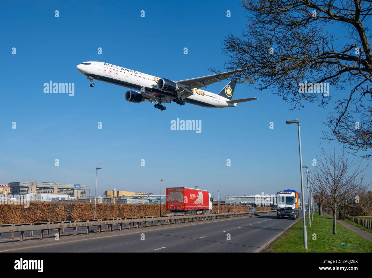 Heathrow Airport, London, UK. 4th Mar, 2025. Flight arrivals at ...