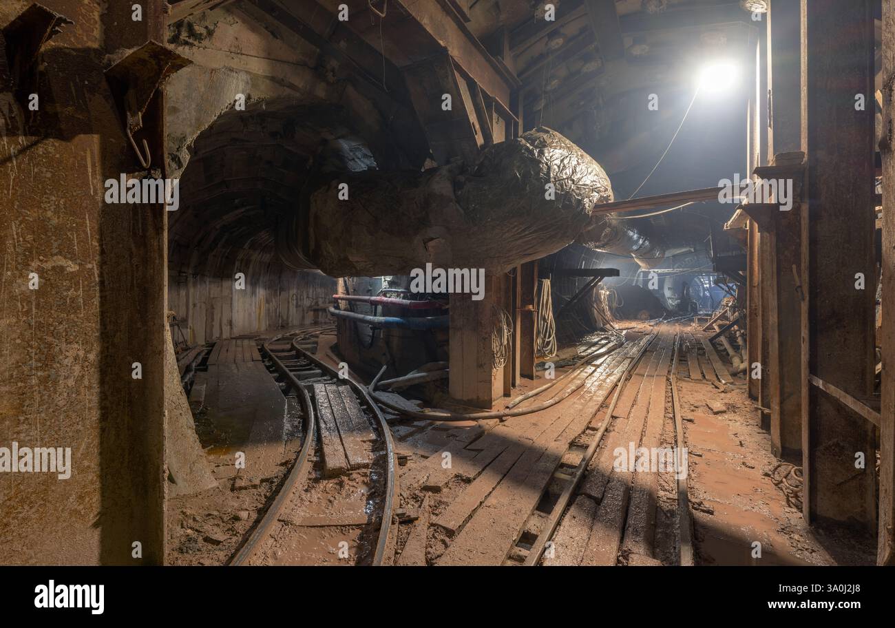 Deep construction hi-res stock photography and images - Alamy