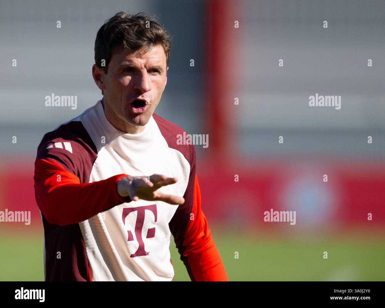 Munich, Germany. 04th Mar, 2025. Soccer: Champions League, Bayern ...