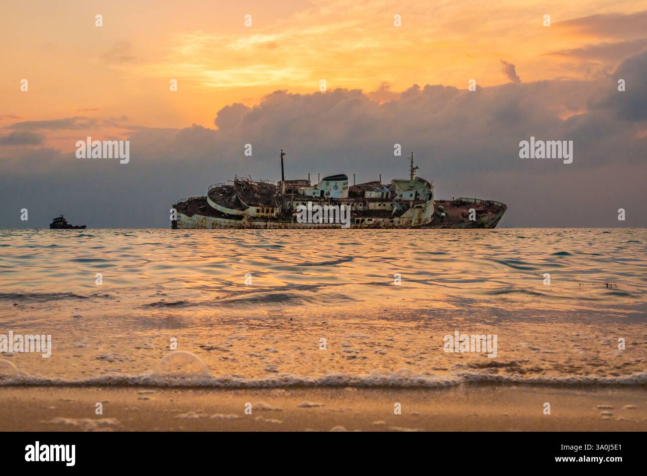 Red Sea shore shipwreck in Jeddah, Saudi Arabia Stock Photo - Alamy