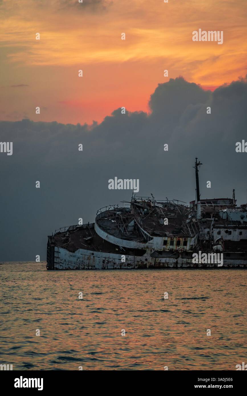 Red Sea shore shipwreck in Jeddah, Saudi Arabia Stock Photo - Alamy