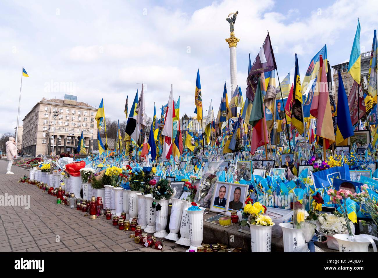 Kyiv, Ukraine. 04th Mar, 2025. Flags and candles at Independence Square ...