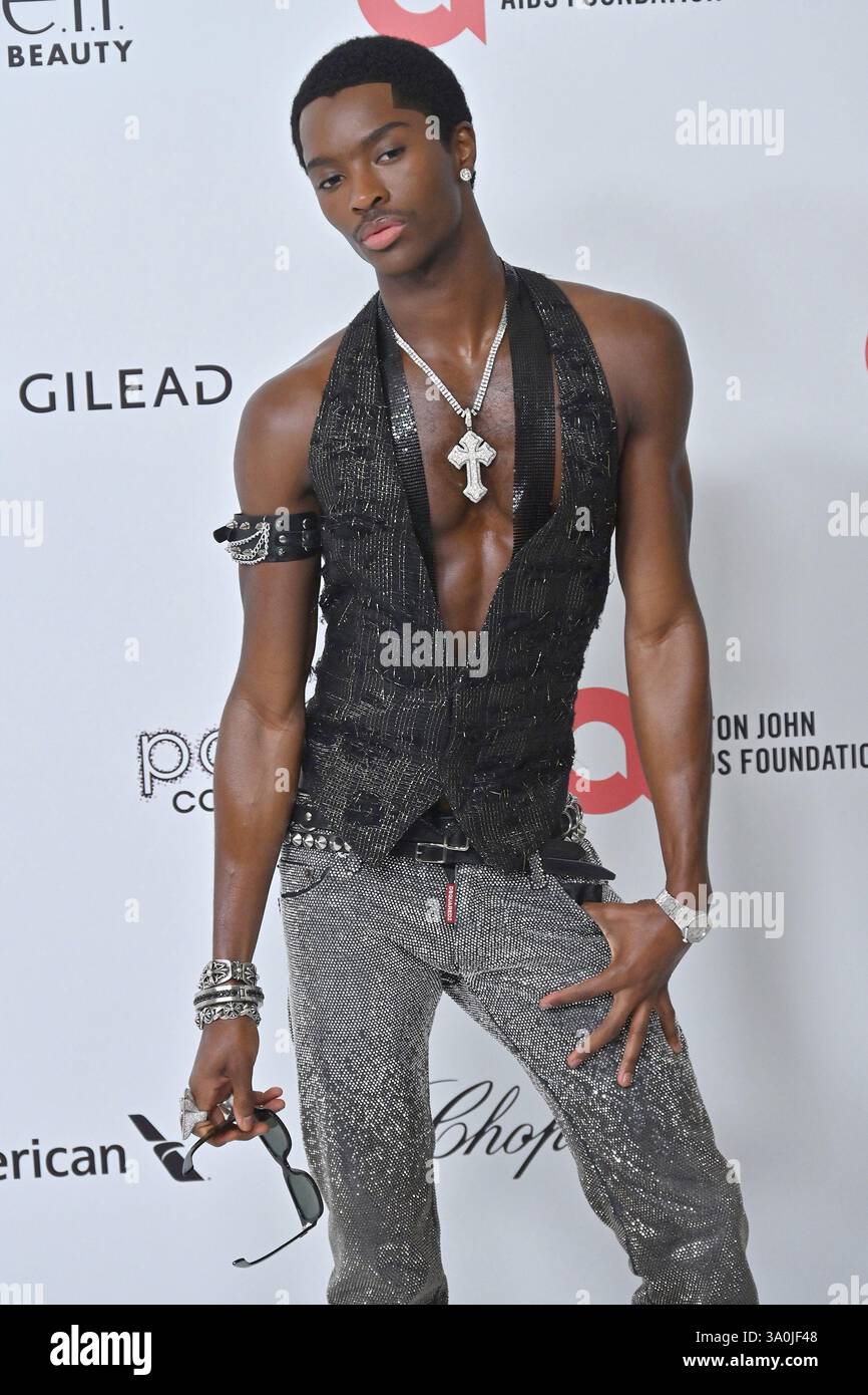LOS ANGELES - MAR 2: Alton Mason at the Elton John Academy Awards ...
