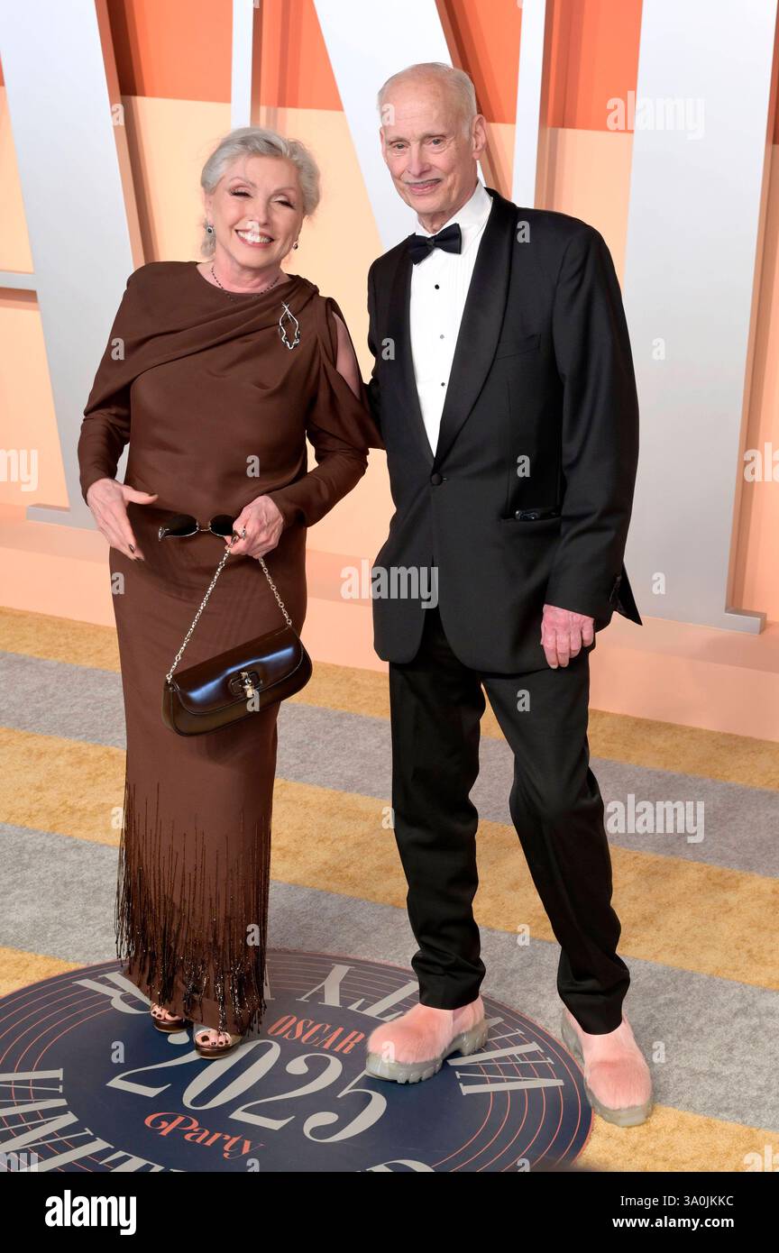 Debbie Harry und John Waters bei der Vanity Fair Oscar Party 2025 ...