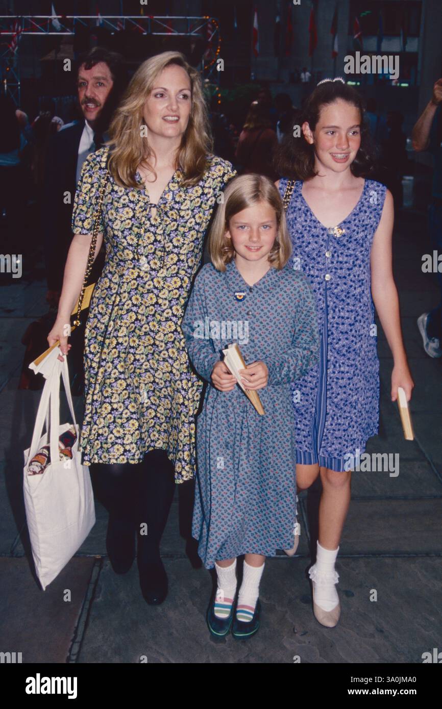 Bernard Shaw, Patricia "Patty" Hearst with daughters Lydia Hearst-Shaw ...