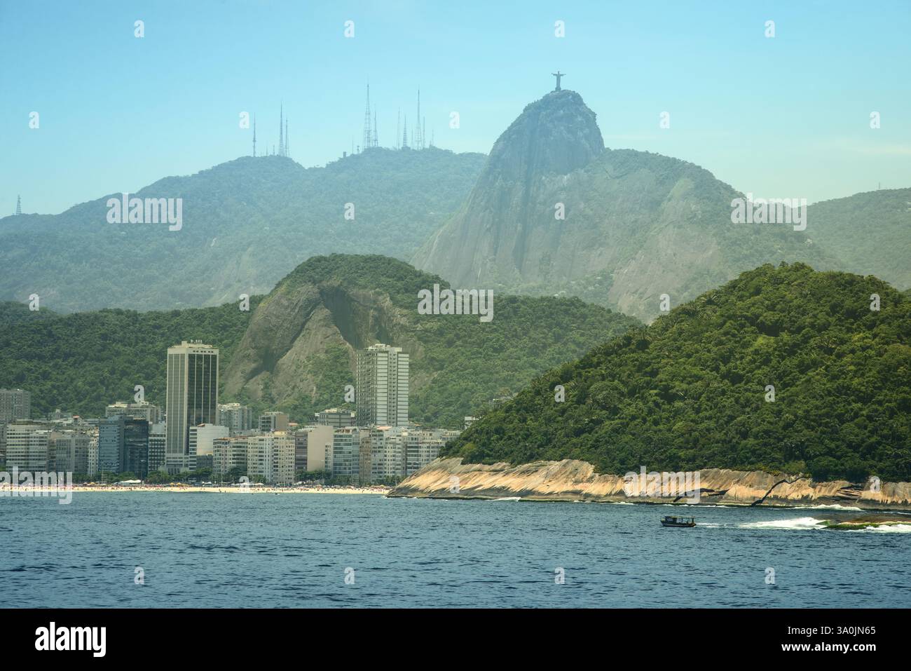 Christ the redeemer statue build hi-res stock photography and images ...