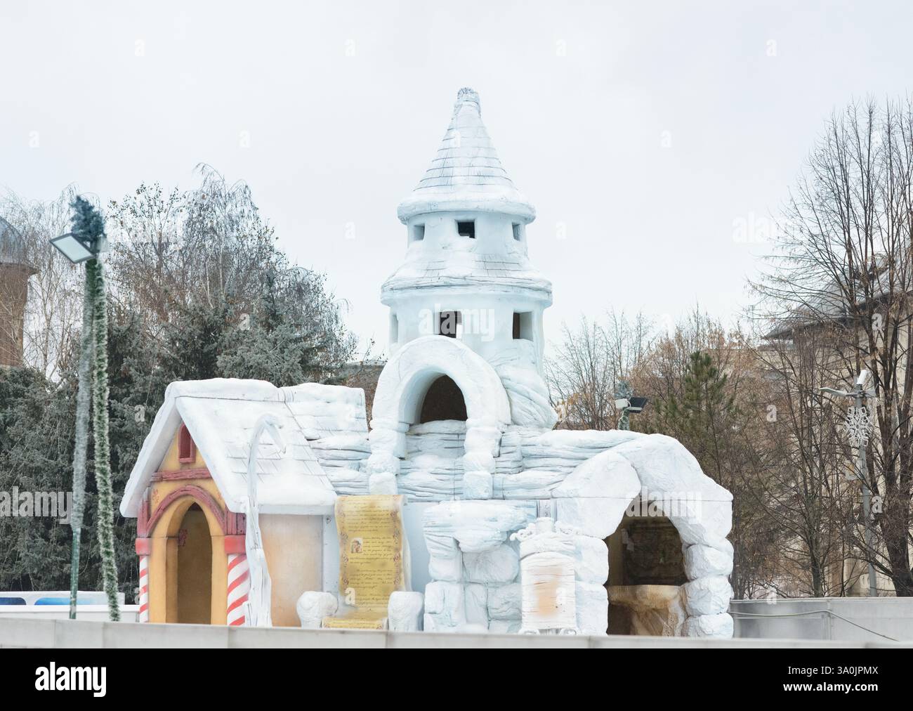 Snow themed structure hi-res stock photography and images - Alamy