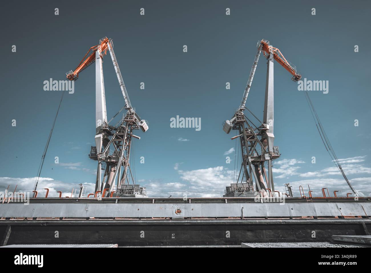 Two crane arms hi-res stock photography and images - Alamy