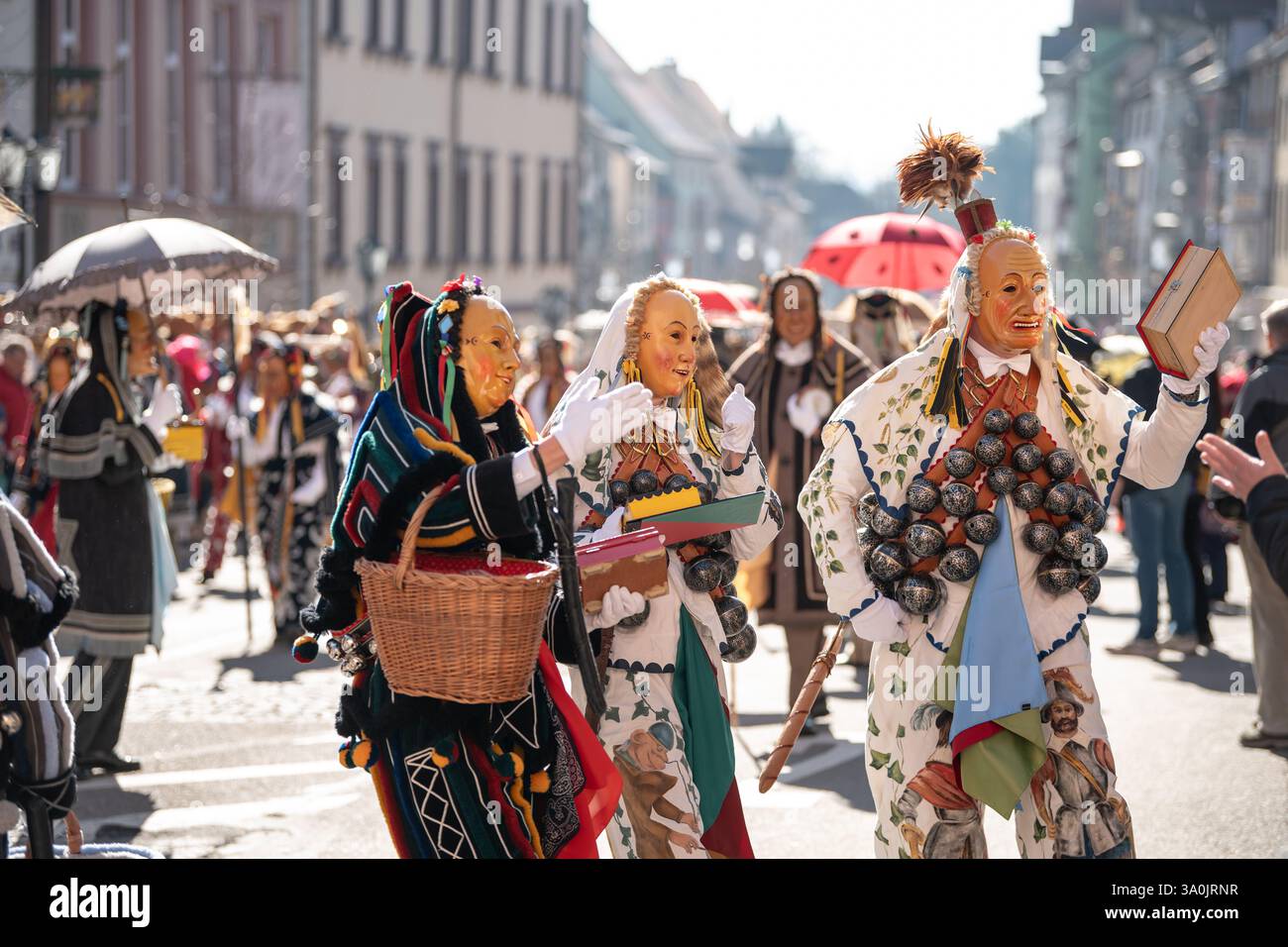 Rottweil, Germany. 04th Mar, 2025. Numerous jesters walk through the ...