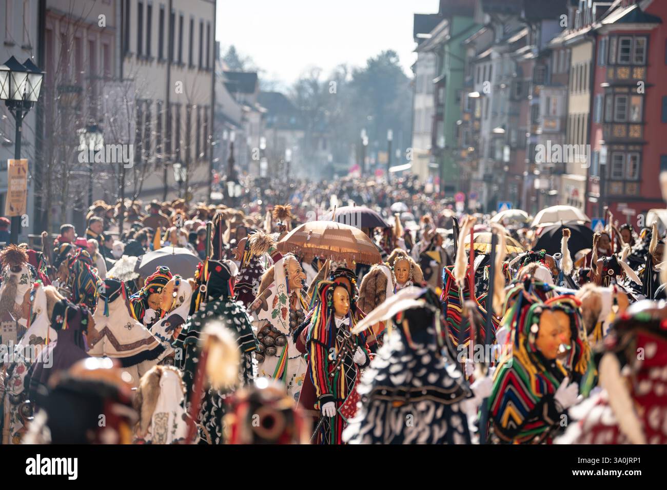Rottweil, Germany. 04th Mar, 2025. Numerous jesters walk through the ...