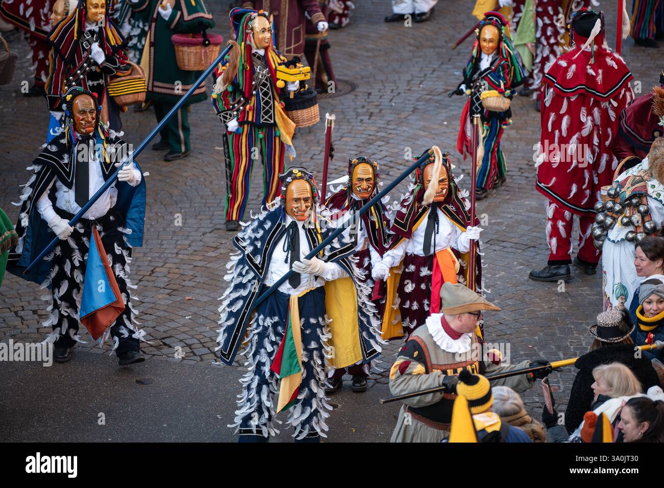 Rottweil, Germany. 04th Mar, 2025. Numerous jesters walk through the ...