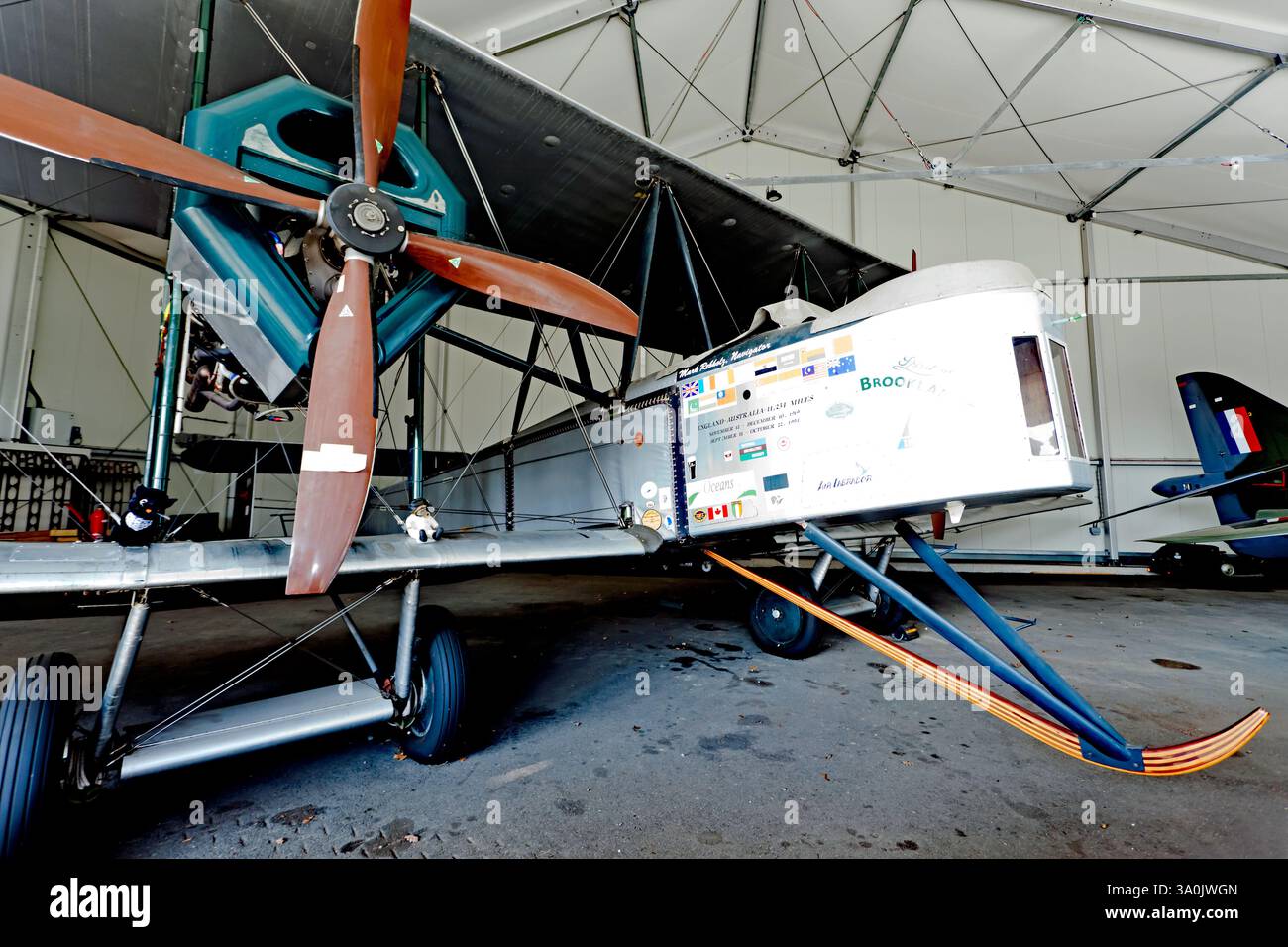 A modern reproduction of a Vickers Vimy NX71MY, was built in California ...