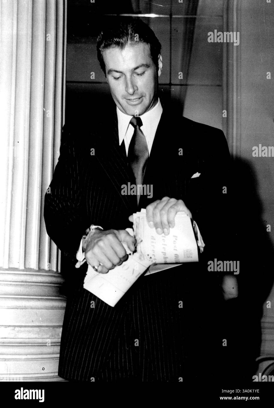 Lex Barker to play Tarzan will leave for Africa shortly, photographed ...